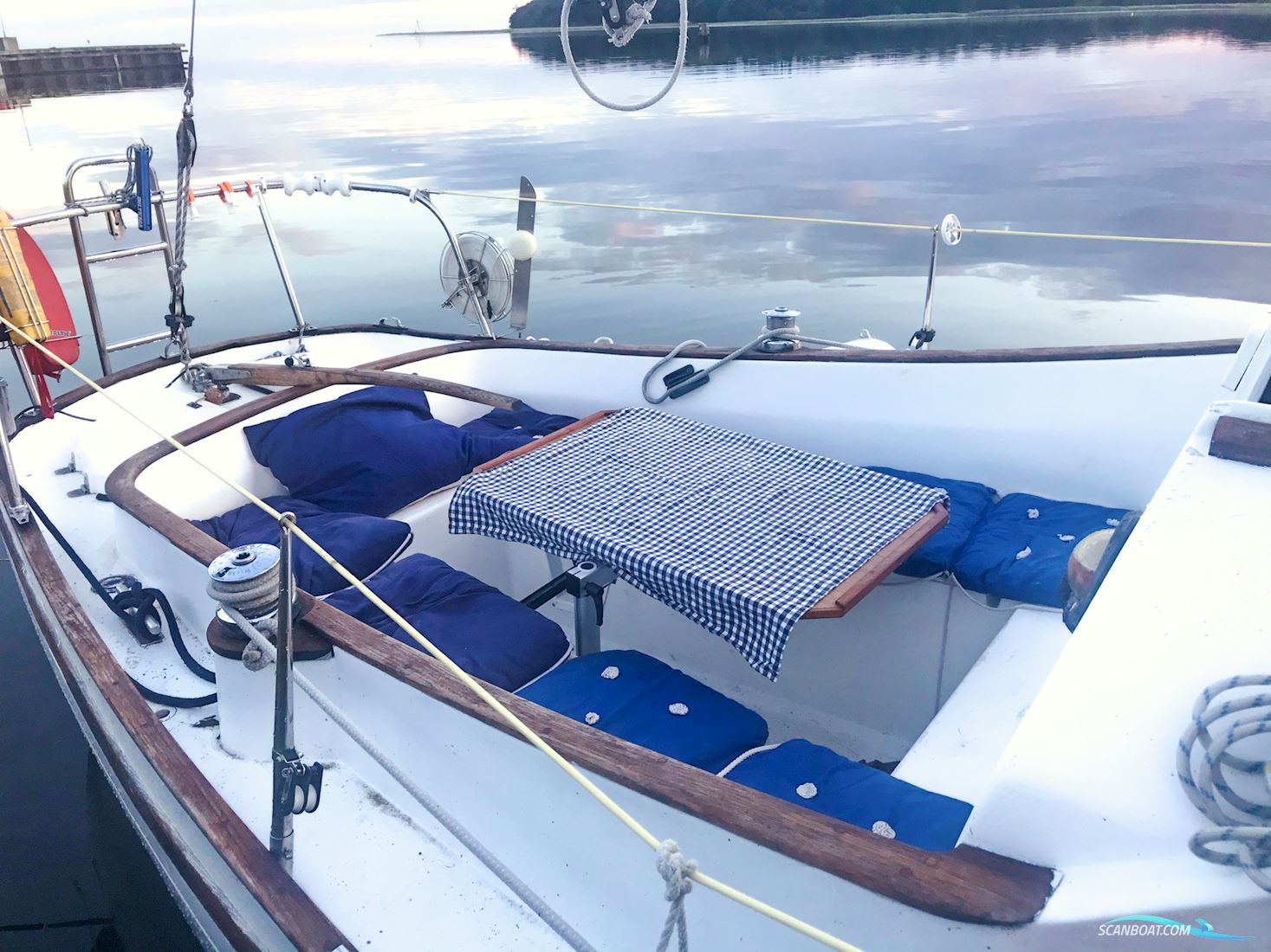 Shipman 28 with outboard engine Tohatsu (it was serviced couple of ...