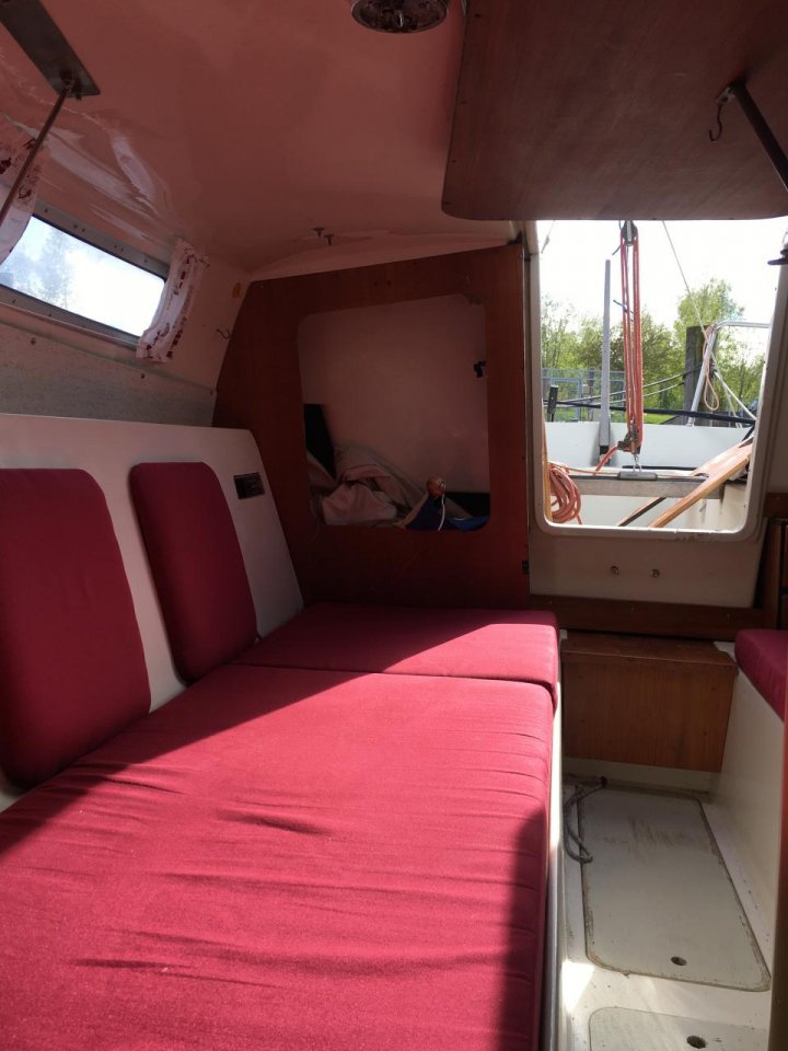 Ohlson 22 with an outboard motor Tohatsu 9.9 h.p for 950 euro only ...