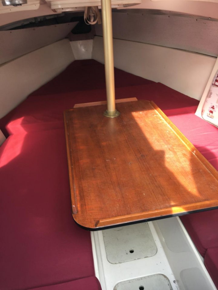 Ohlson 22 with an outboard motor Tohatsu 9.9 h.p for 950 euro only ...