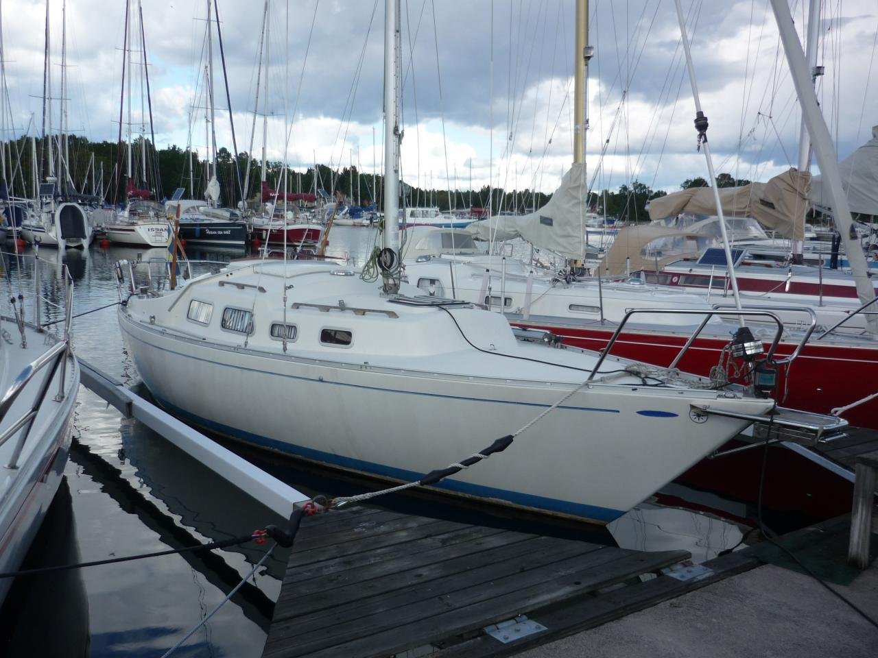 Shipman 28 today — 5200 euro! The engine was repaired recently (200 ...
