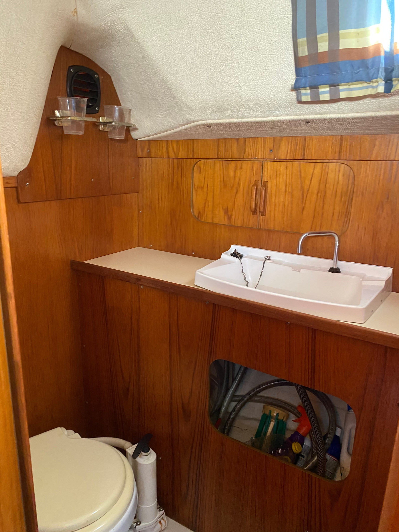 Albin Alpha. It is equipped with a renewed inboard engine Yanmar 10 h.p ...