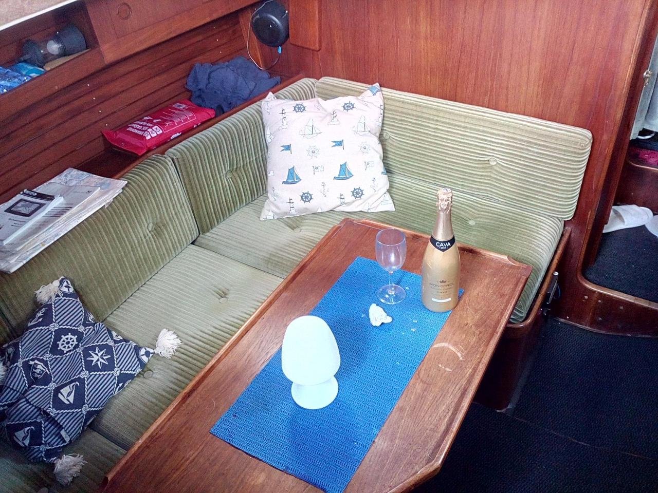 Trio 80 with an updated Lombardini 20 h.p. inboard motor for only 6400 ...