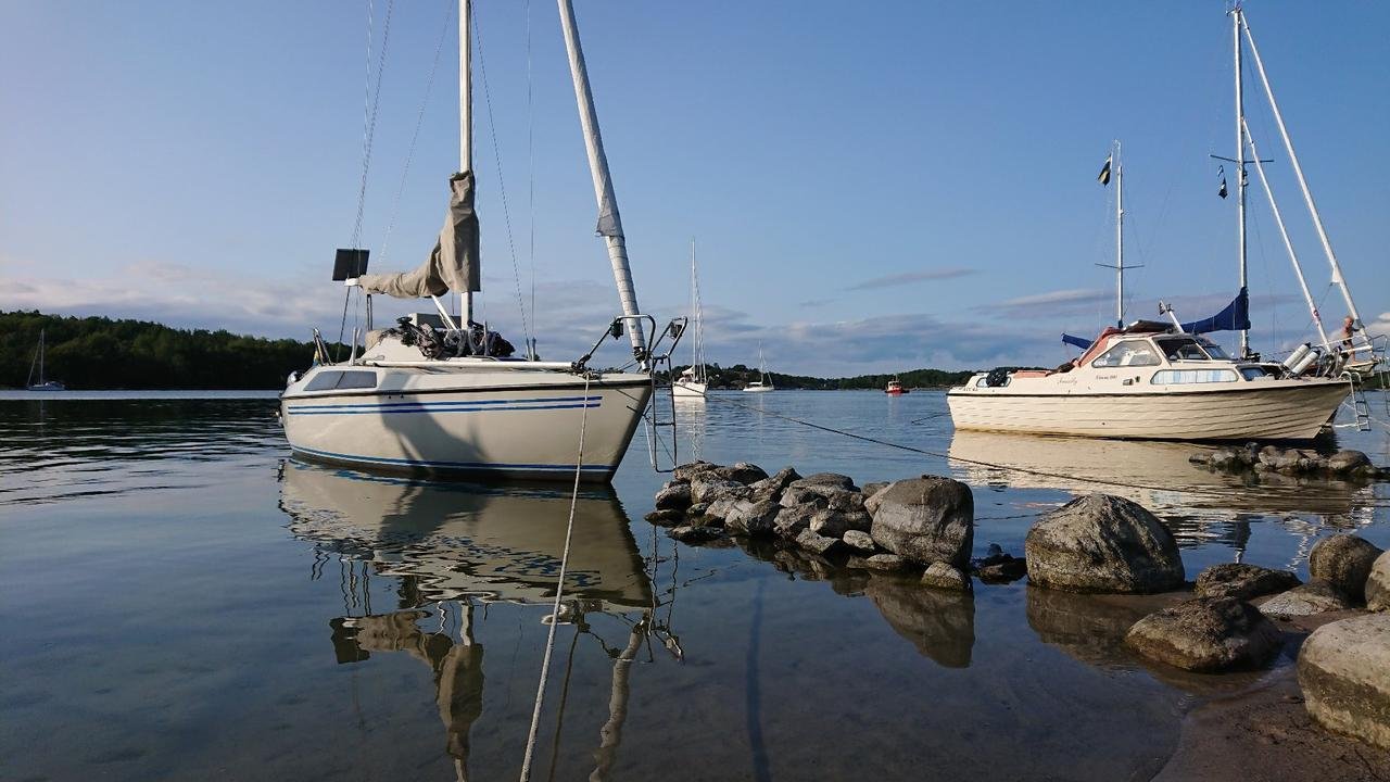 Maxi 77 sailboat today for only € 2500! It is equipped with an outboard ...