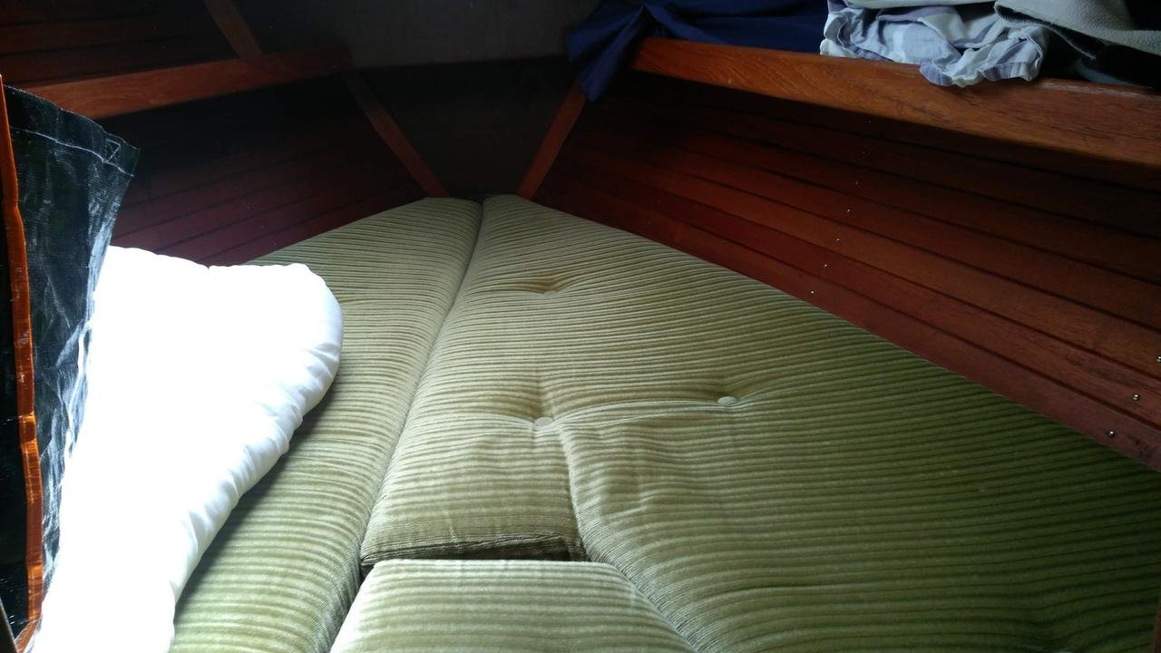 Trio 80 with an updated Lombardini 20 h.p. inboard motor for only 6400 ...