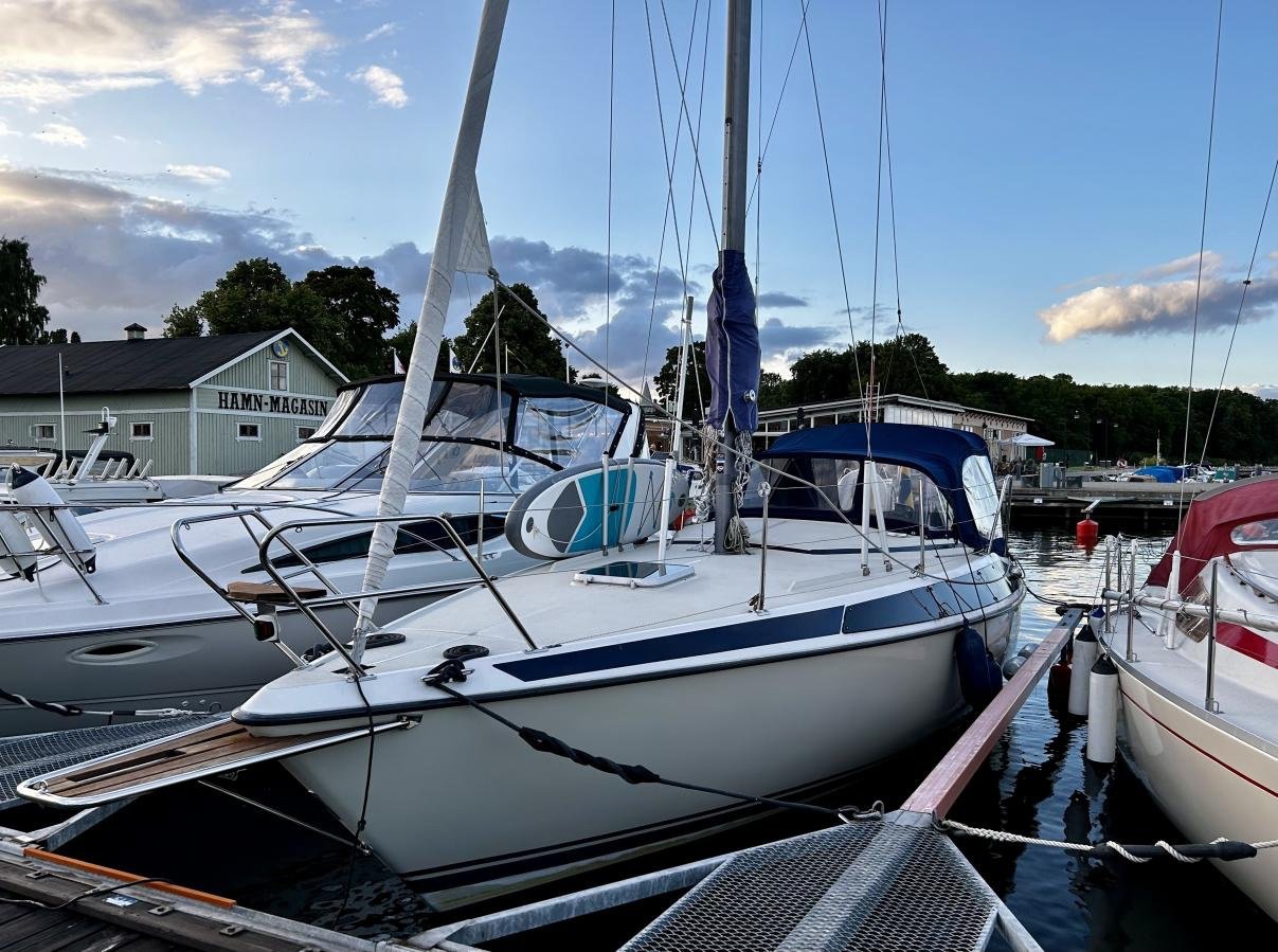 Maxi 95 with a new Volvo Penta engine for 18 900 euros! - Examples of ...